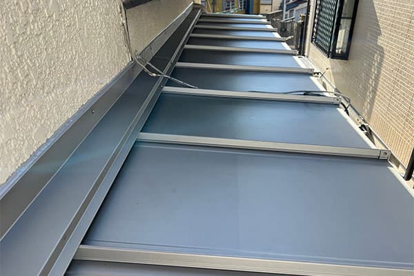 瓦棒葺きとは？特徴やメリットやデメリット、立平葺きとの違いをご紹介 | 横浜市の雨漏り修理・屋根修理は福田総業